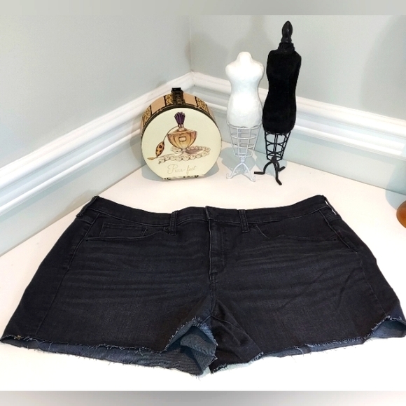 Universal Thread | Shorts | Universal Thread Black High Rise Midi ...